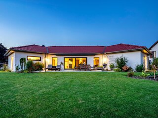 U-Form Bungalow Walmdach 167 - LUXHAUS | LUXHAUS