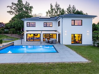 Moderne Landhausvilla - Walmdach 163 - LUXHAUS | LUXHAUS