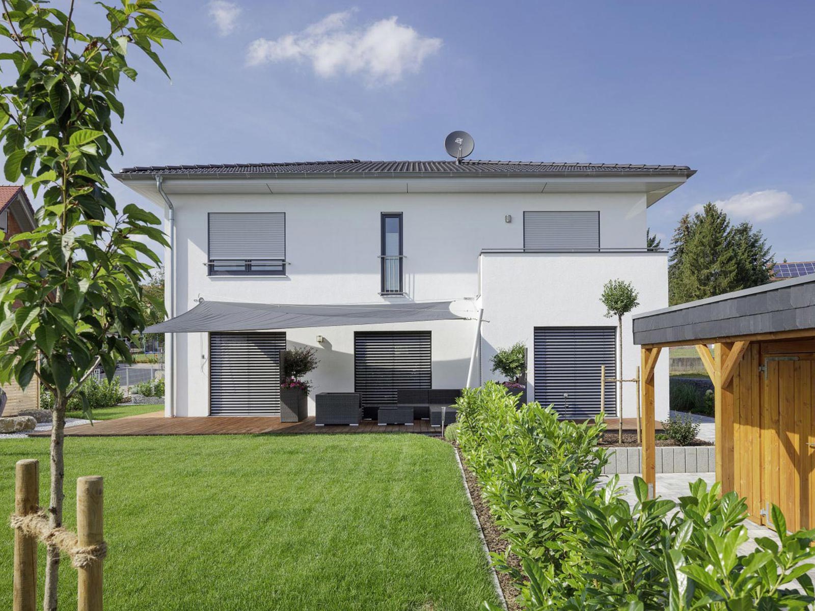 Klassische Stadtvilla Walmdach 168 - LUXHAUS | LUXHAUS