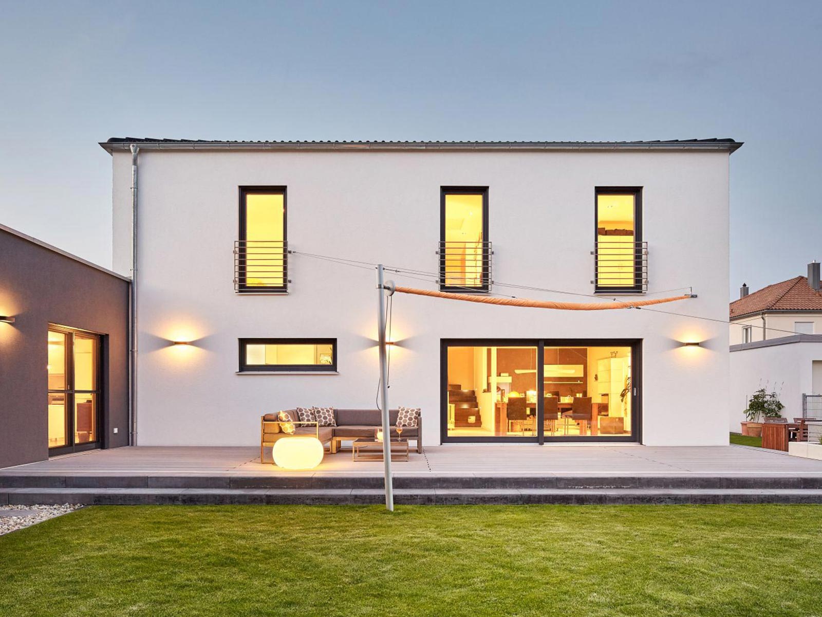 Mehrgenerationenhaus Walmdach 201 - LUXHAUS | LUXHAUS